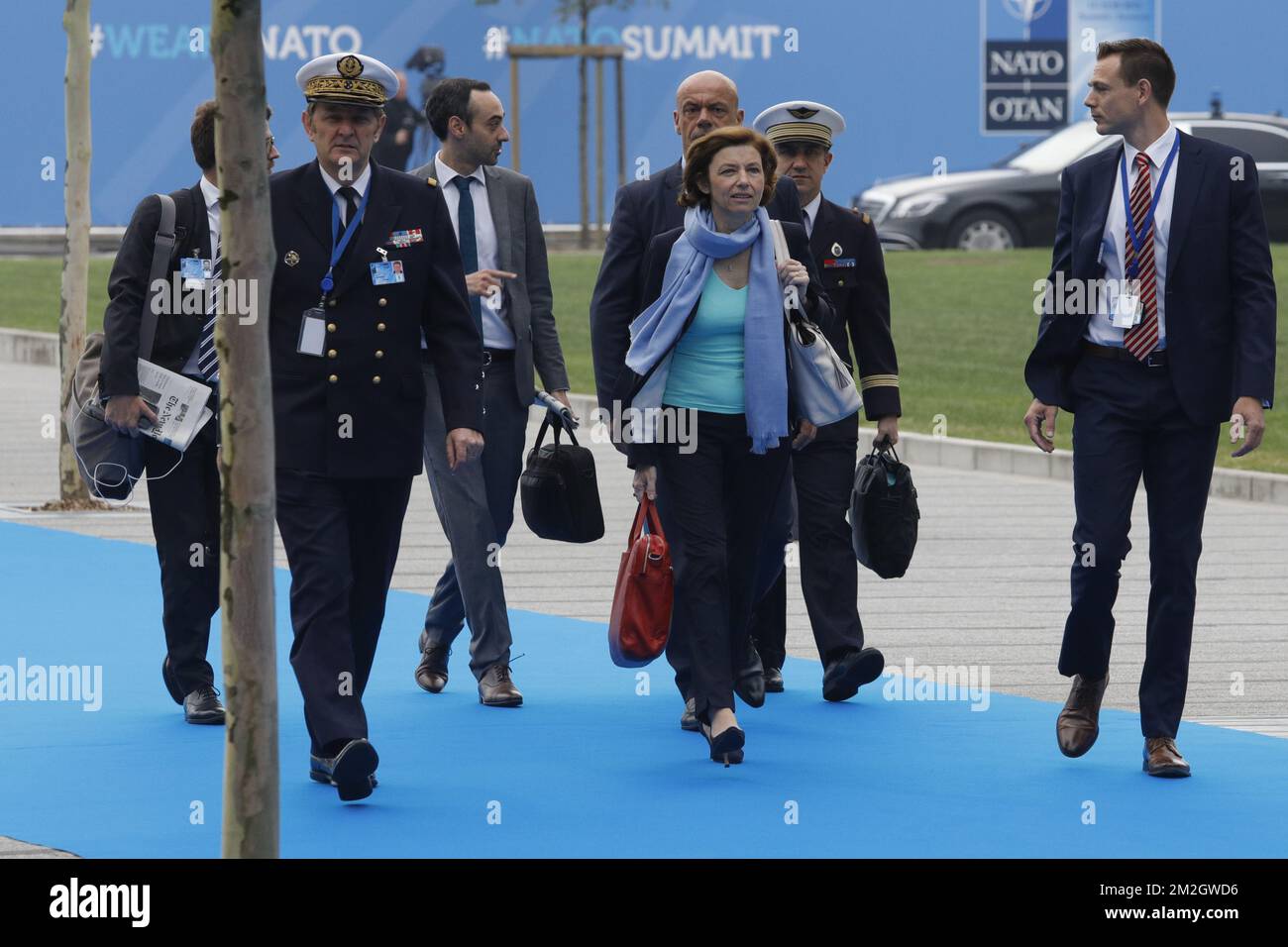 Le ministre français de la Défense, Florence Parly, a pris la photo des ...