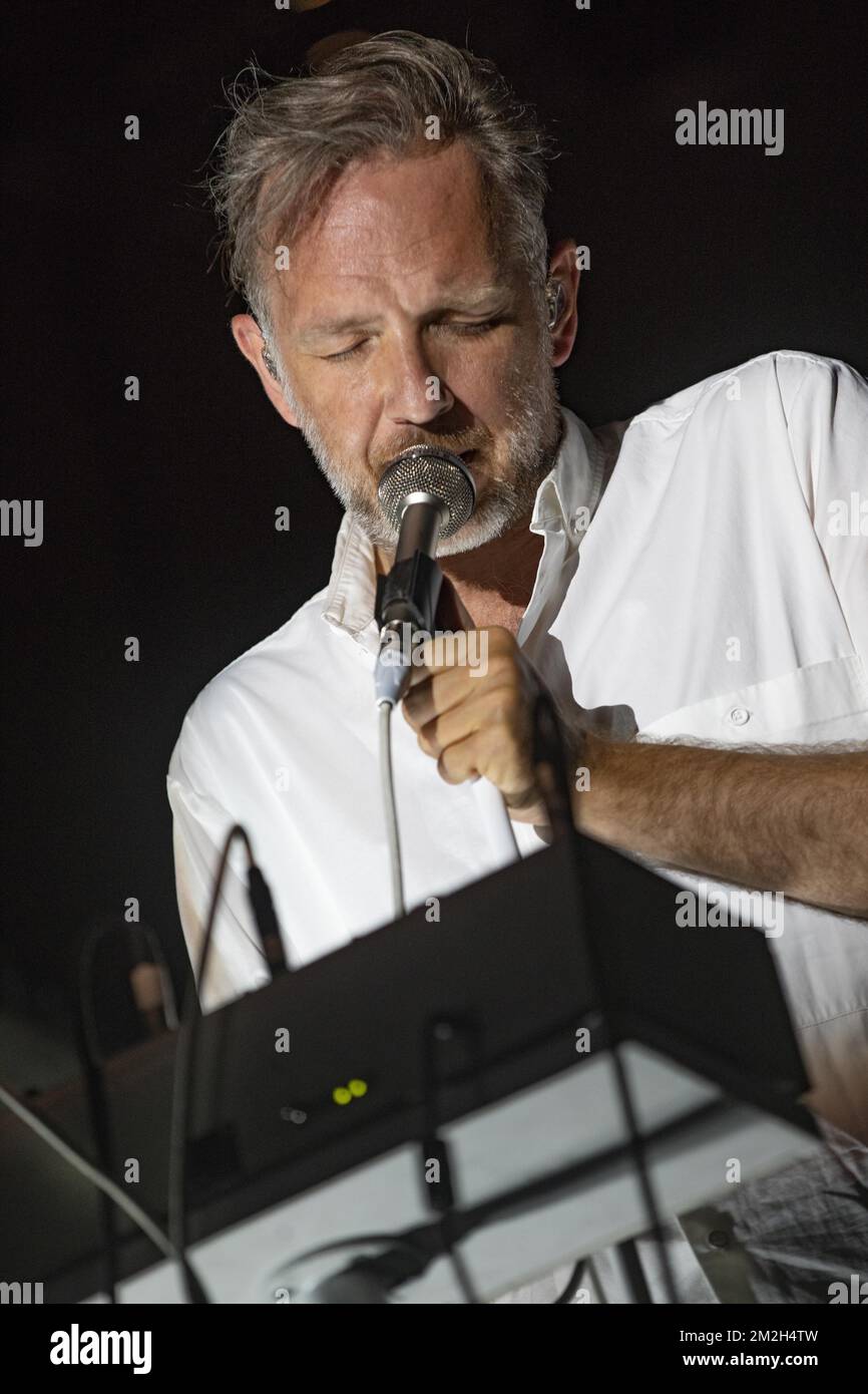 Stephen Dewaele du groupe rock électronique de Soulwax en concert au Nice Jazz Festival ...