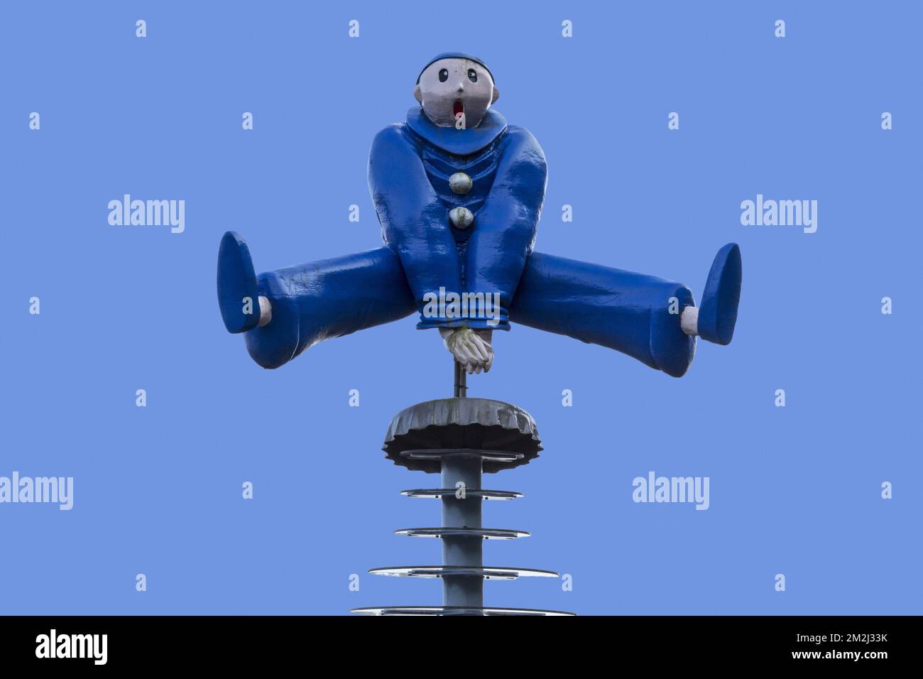 Sculpture montrant Pierrot leapfrogging sur couronne-chapeau, logo de ...