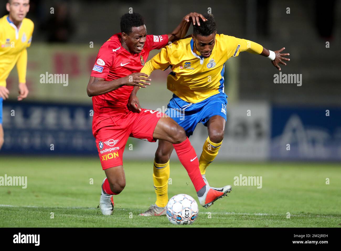 La Divine Naah de Tubize et le Fariz Selemani de l'Union se battent ...