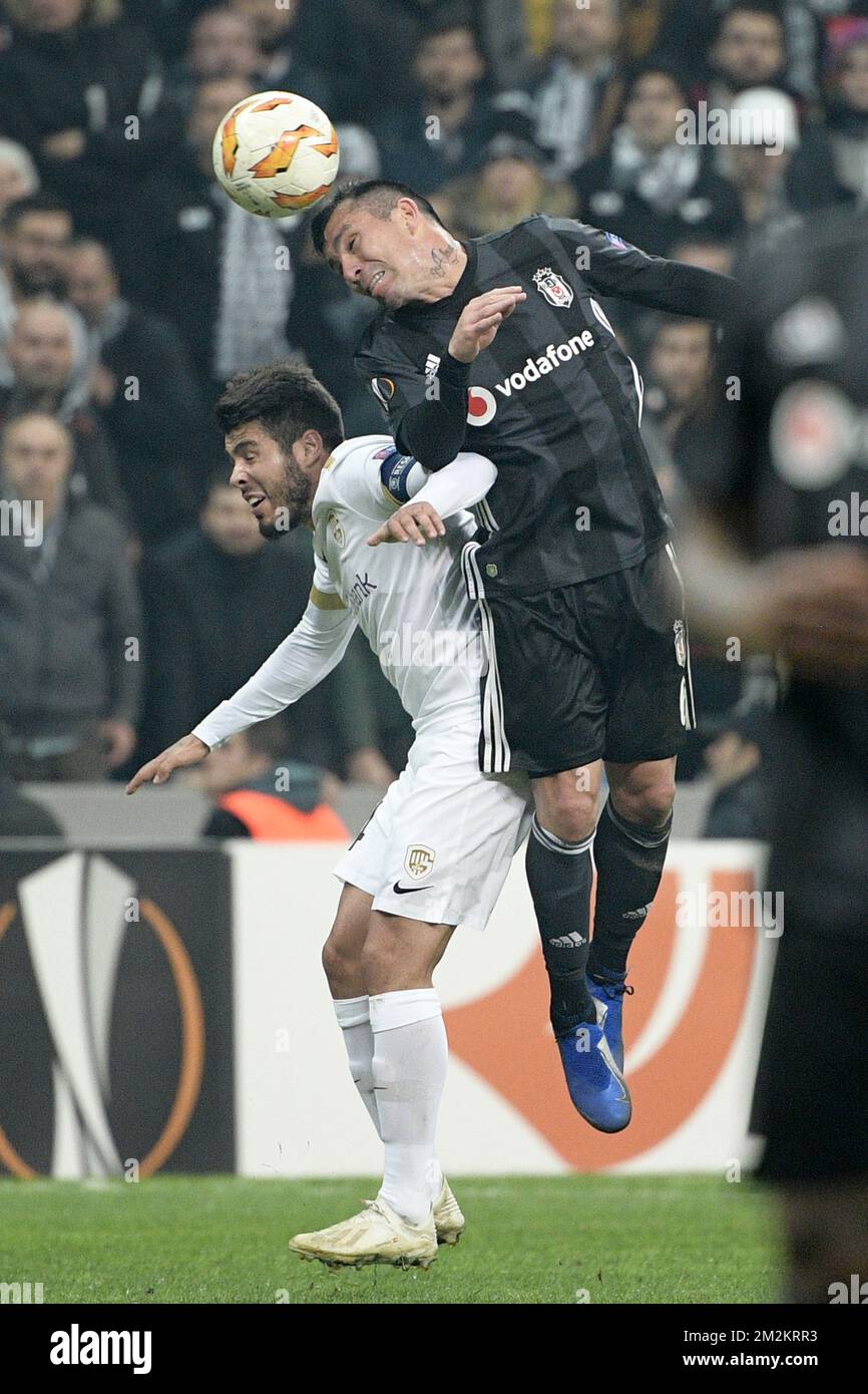 Alejandro Pozuelo de Genk et Gary Alexis Medel Soto de Besiktas se ...