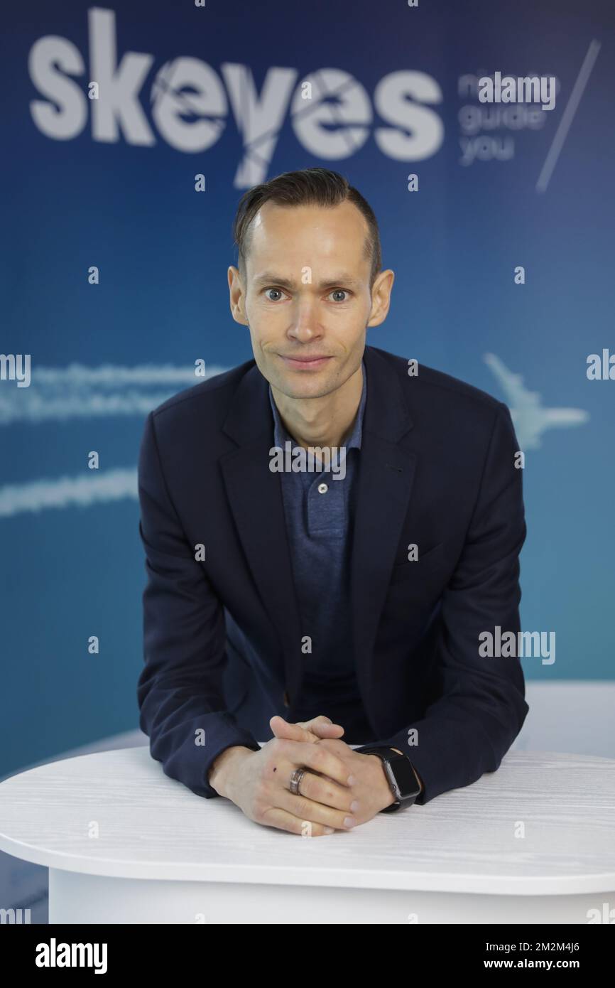 Dominique Dehaene, spoikeman de Belgocontrol pose avec le logo 'keyess ...