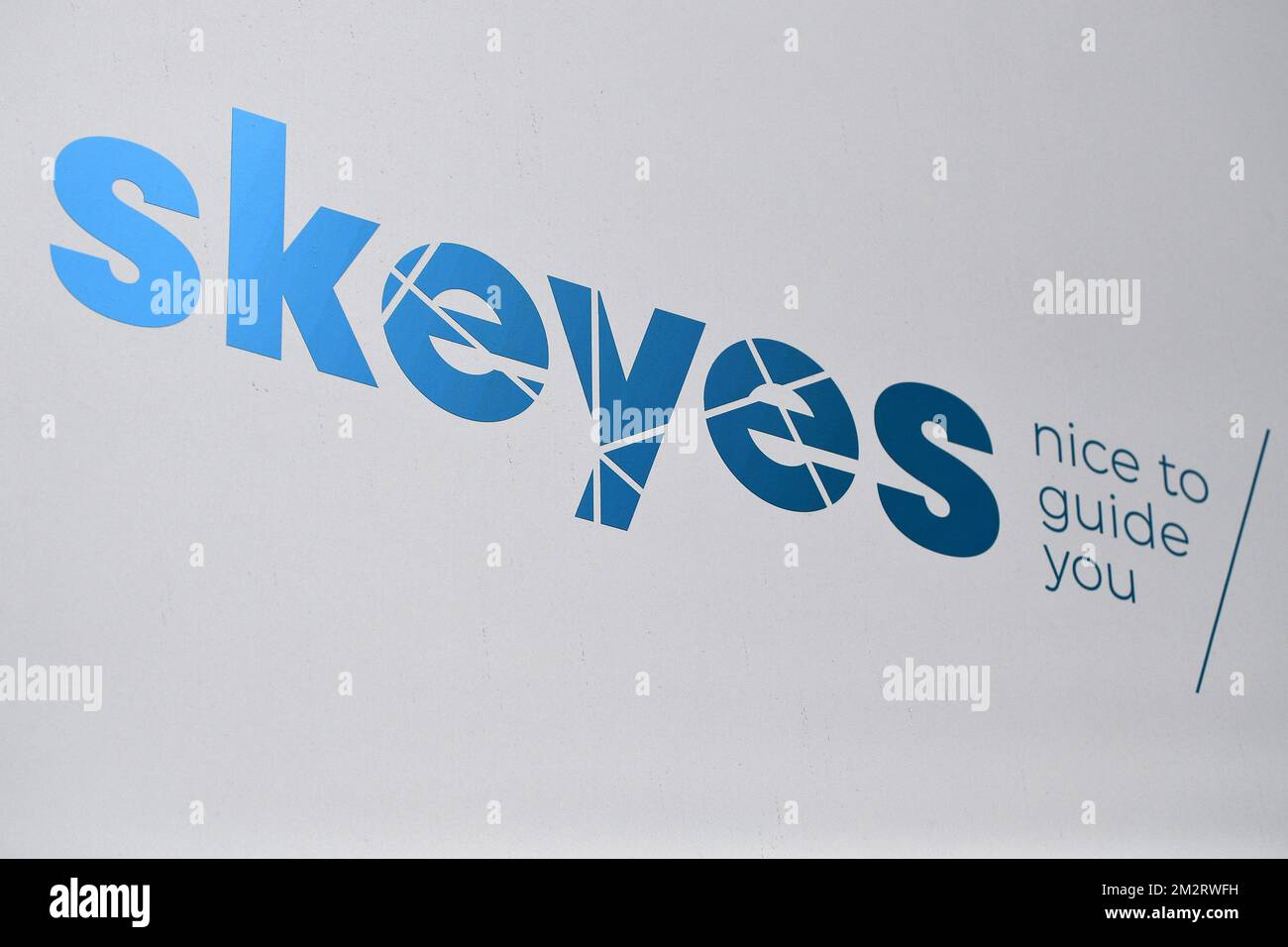 L'illustration montre des clés de sécurité avant une conférence de ...