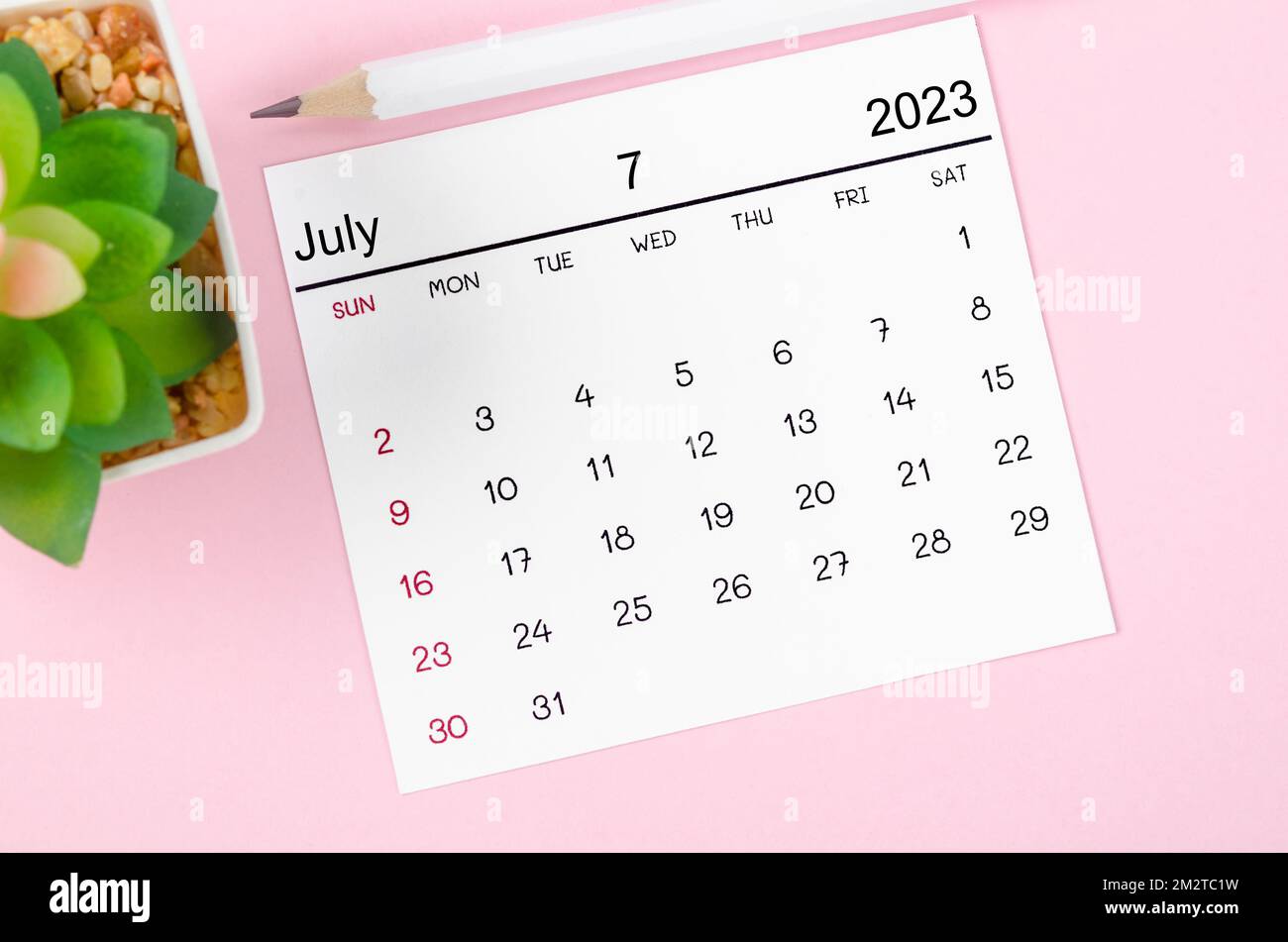 Juillet 2023 Calendrier mensuel pour 2023 ans sur fond rose Photo Stock ...