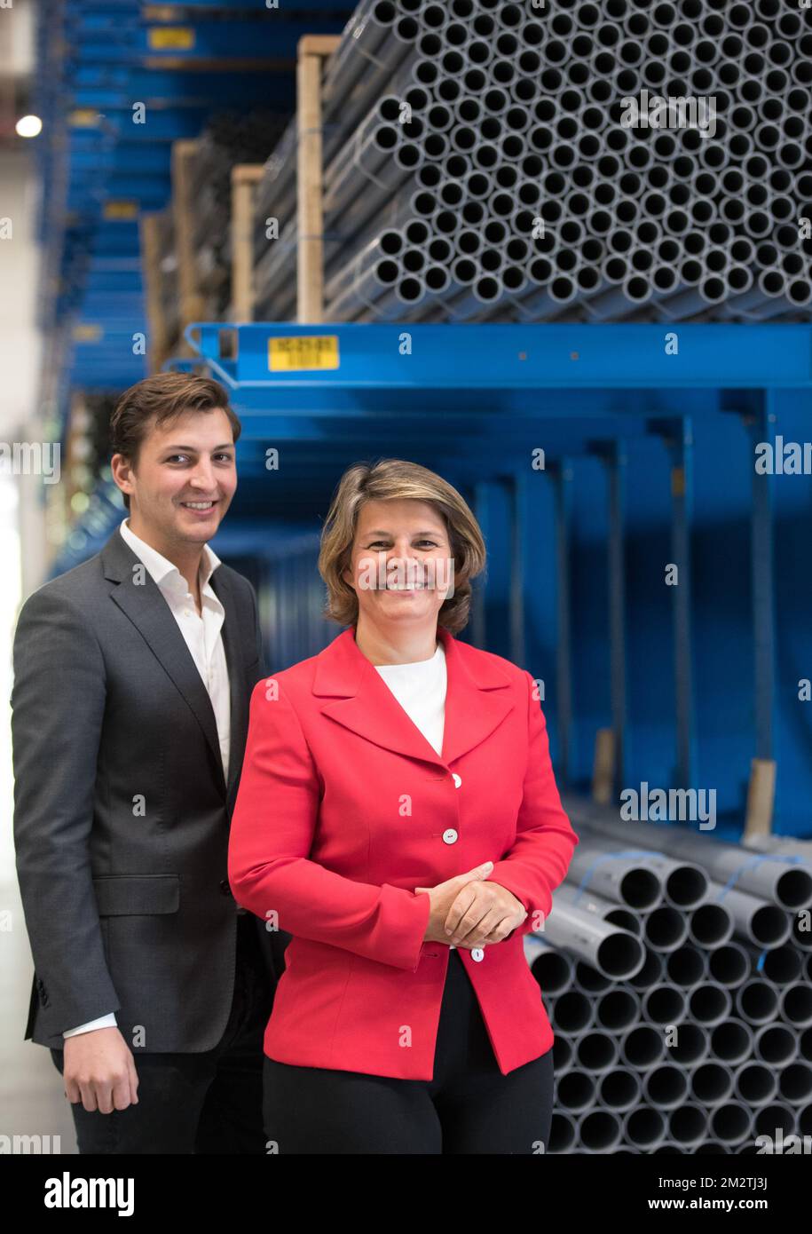 Caroline Van Marcke, PDG de Van Marcke, pose avec son fils Aldric d ...
