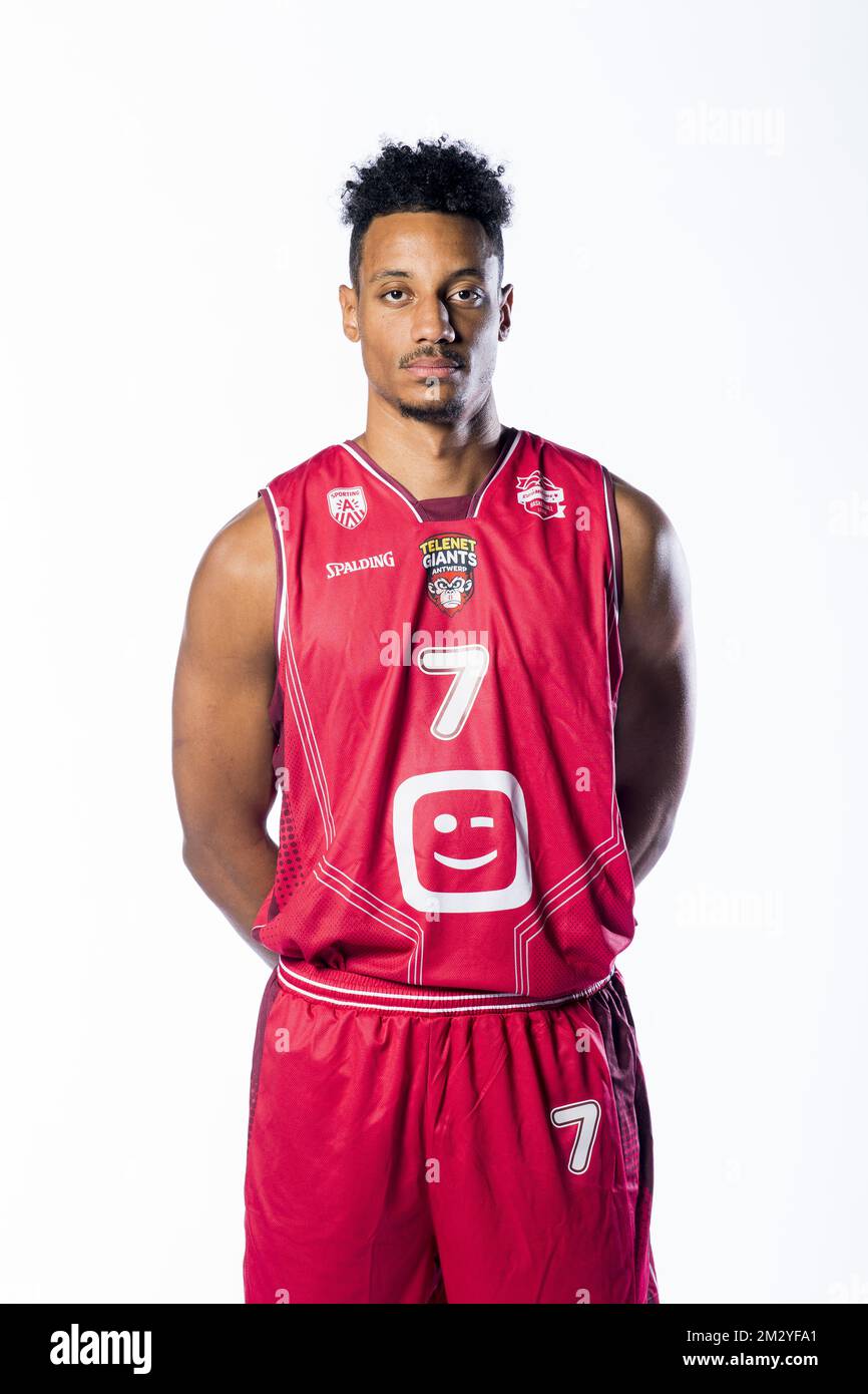 Dennis Donkor d'Anvers pose lors d'une séance de photos de l'équipe ...