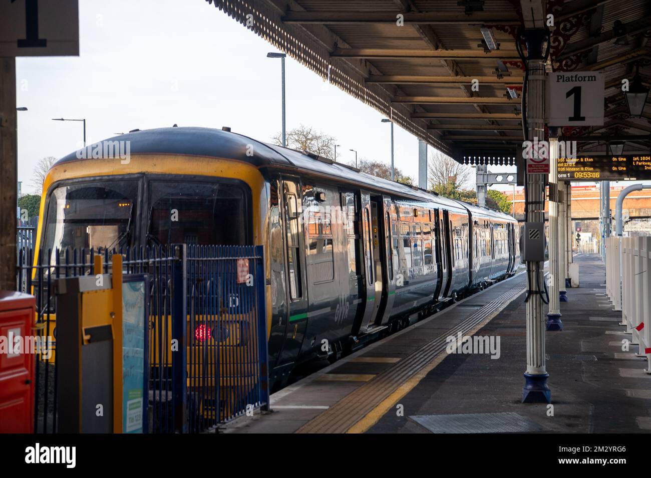 Un train GWR en route pour Windsor. Certains travailleurs du rail ...