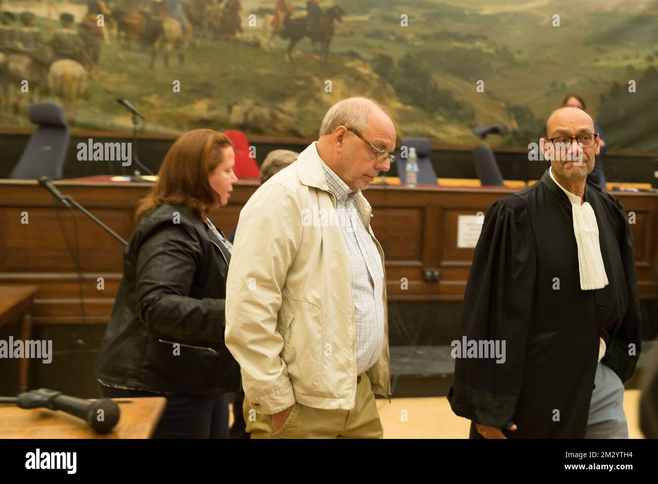 L'accusé Sylvia B., l'accusé Christian Van Eyken et l'avocat Marc ...