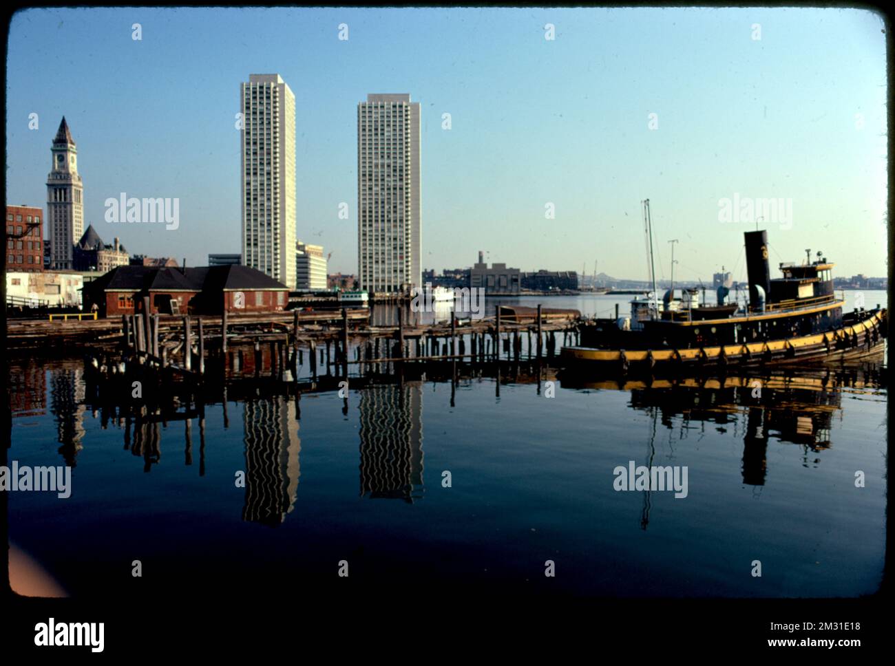 Depuis Northern Boulevard, à l'ancien pont, avec réflexion sur fort ...