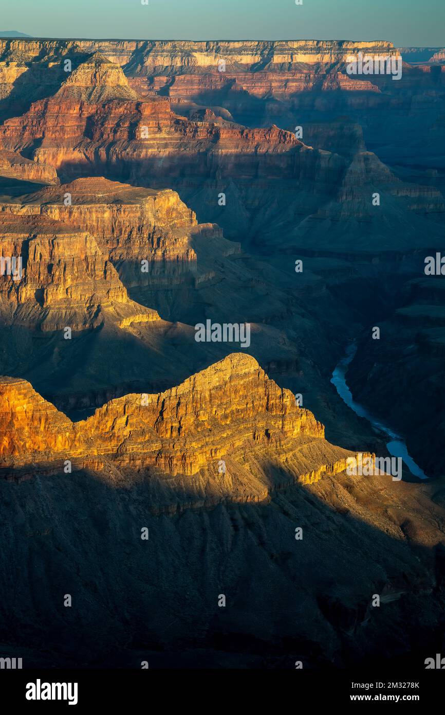 Les formations rocheuses du Canyon et le fleuve Colorado depuis Mohait ...