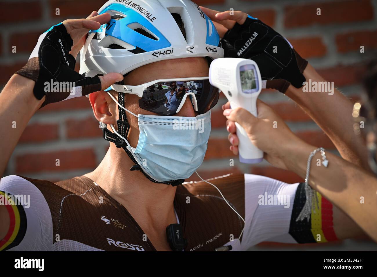 Oliver Naesen belge de AG2R la Mondiale au contrôle de température au ...