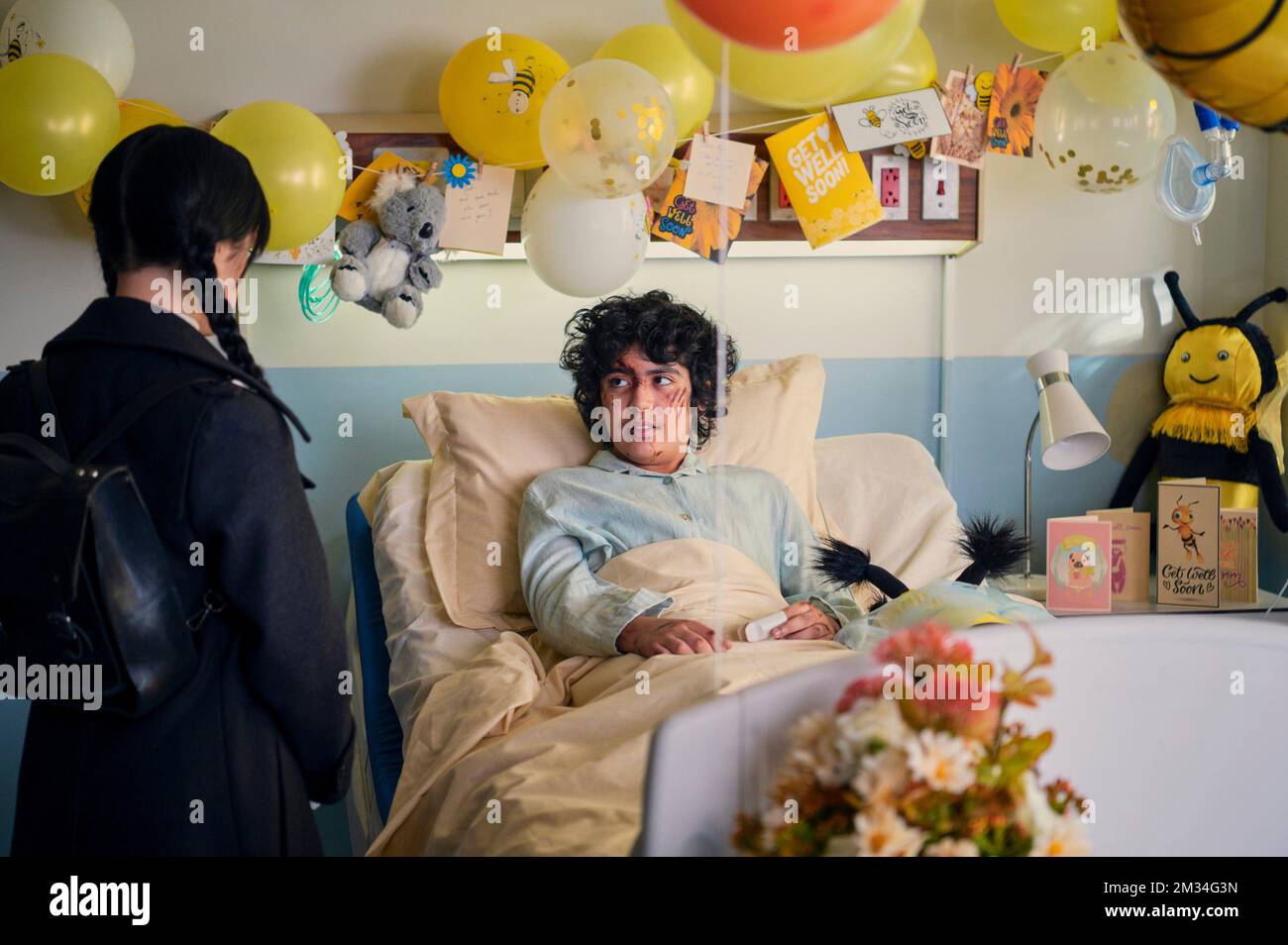 MERCREDI, de gauche à droite: Jenna Ortega, Moosa Mostafa, «Un meurtre ...