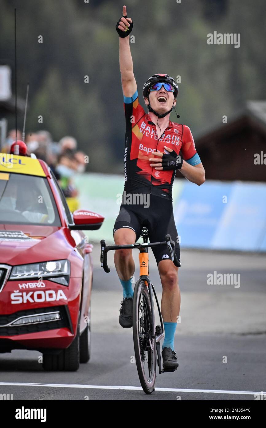 L'Ukrainien Mark Padun de Bahreïn victorieux fête alors qu'il franchit ...