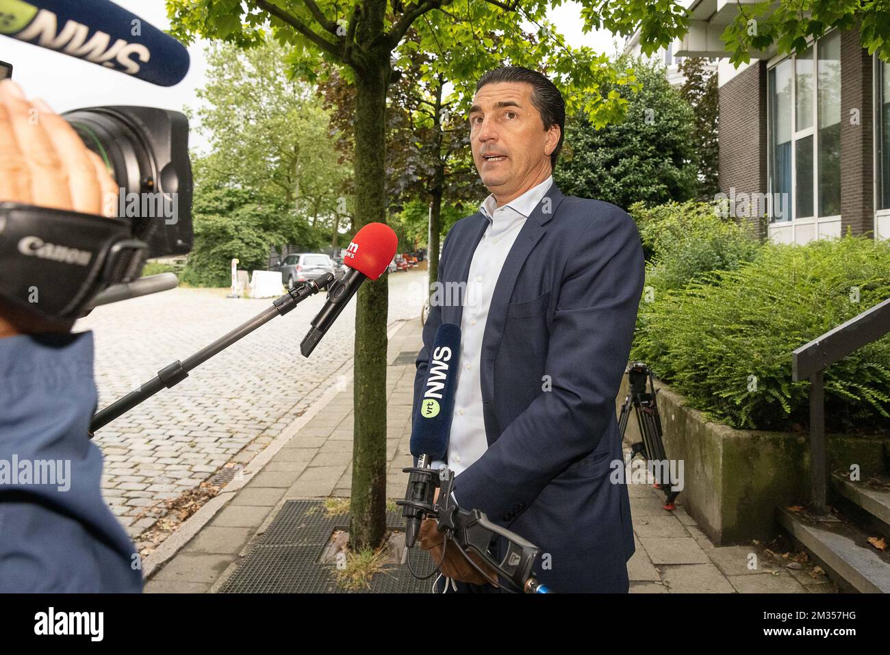 L'avocat Kris Luyckx s'adresse à la presse avant une session de la cour ...