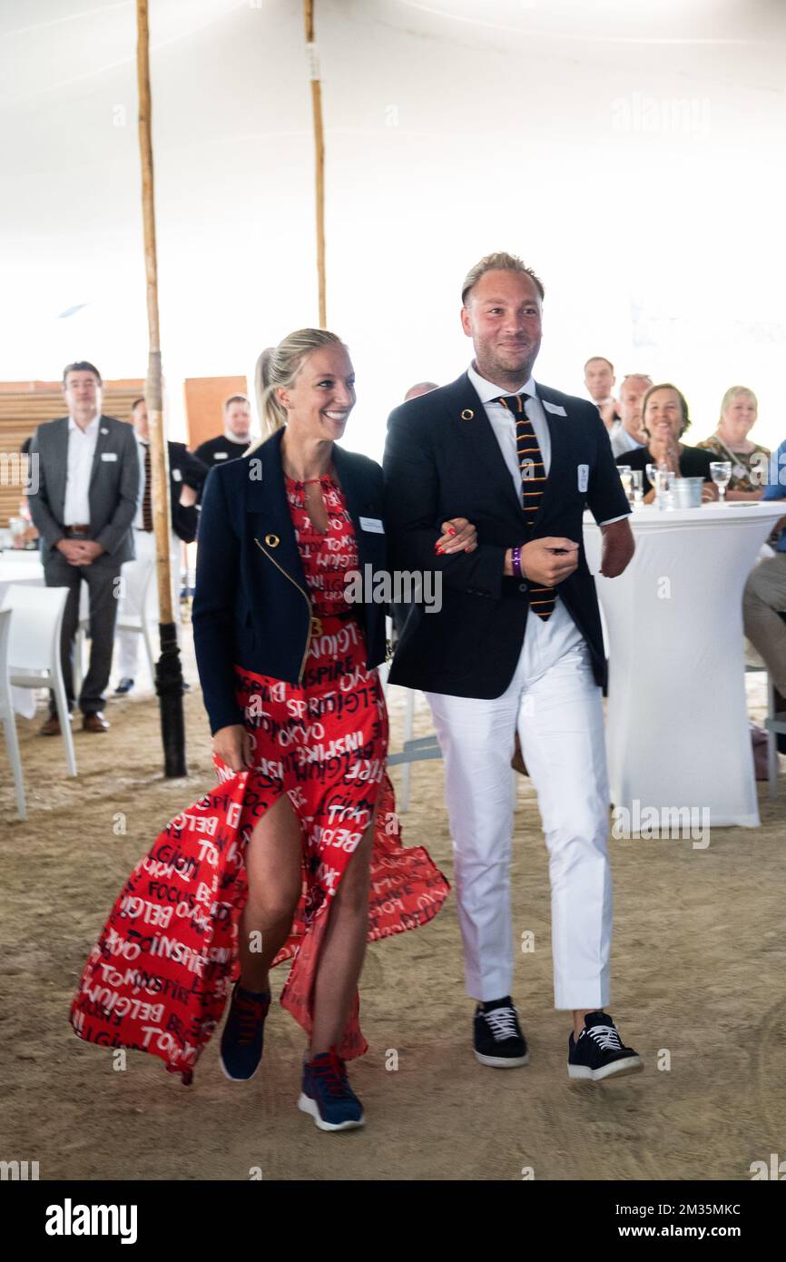 Le jockey paralympique Manon Claeys et le jockey belge Kevin van Ham ...