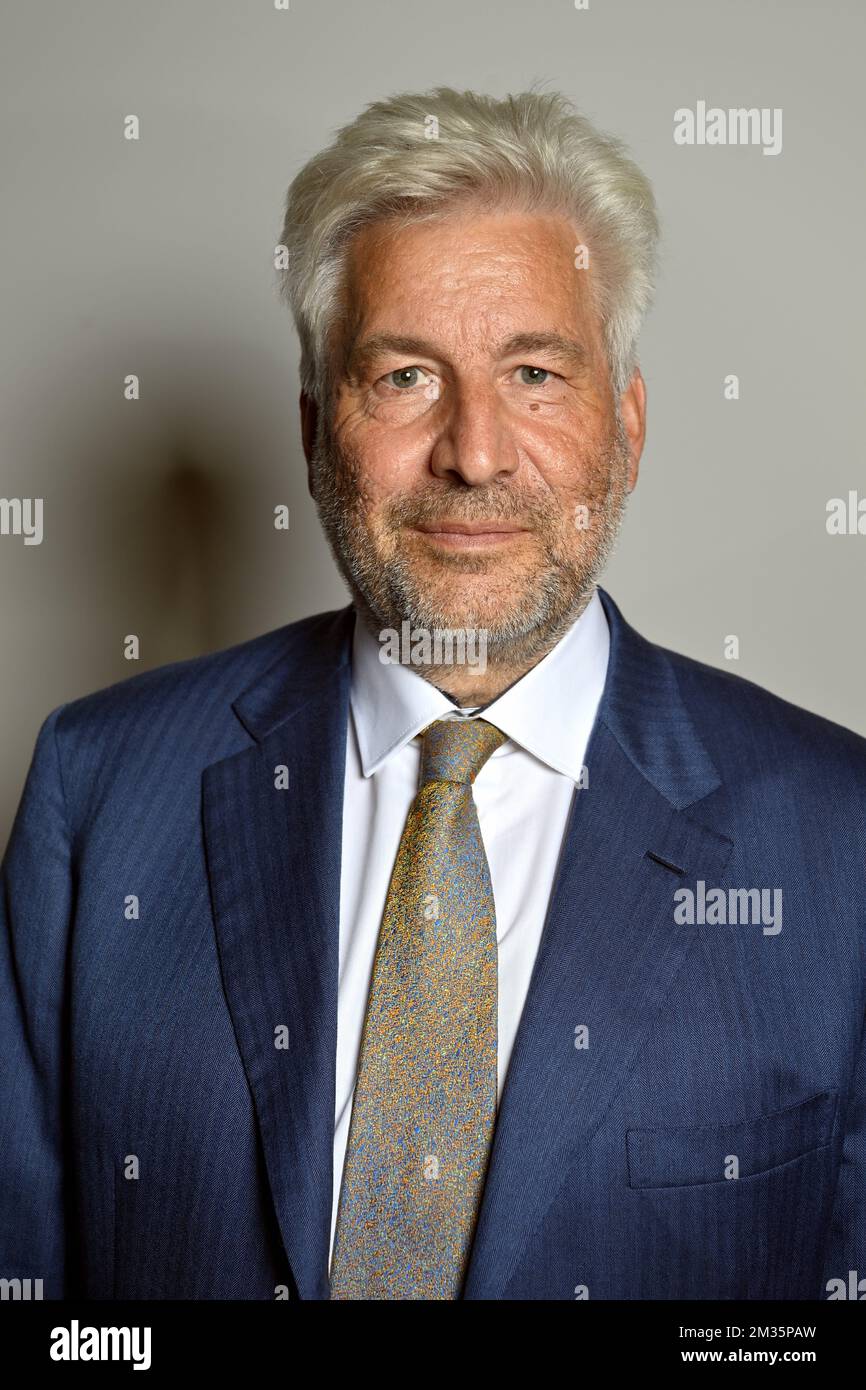 Le nouveau président de l'UWE, Pierre Mottet, pose pour le photographe ...