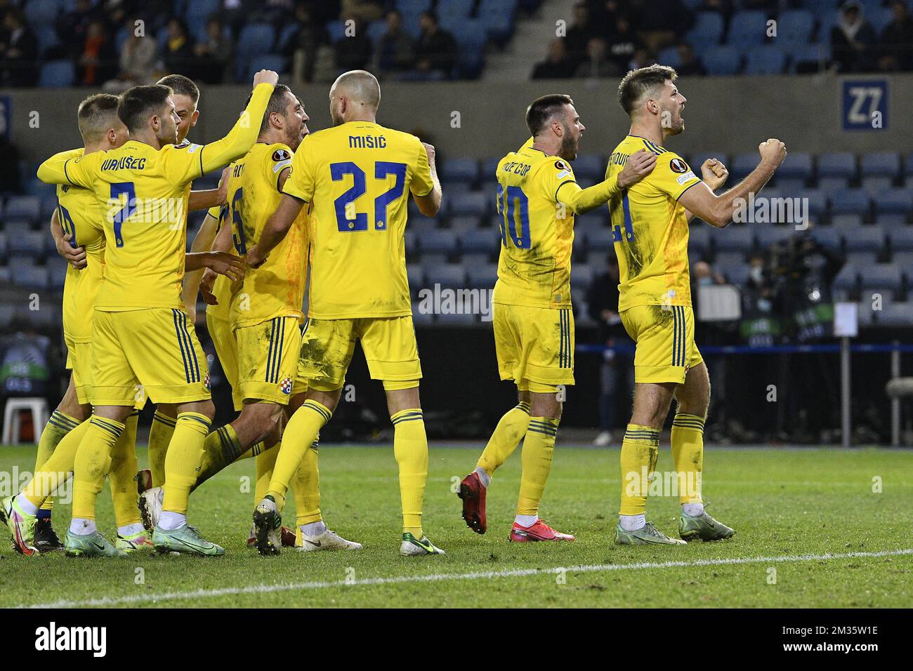 Duje COP de Dinamo et Josip Misic de Dinamo célèbrent après avoir ...