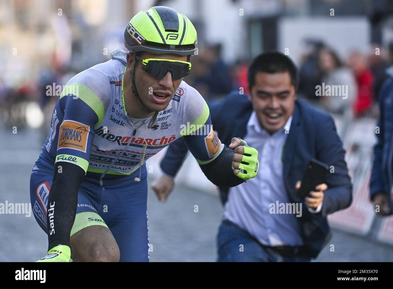 Dutch Danny Van Poppel d'Intermarche Wanty-Gobert Materiaux célèbre en ...