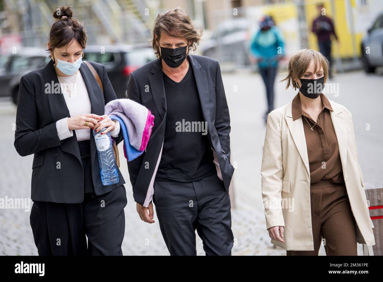 Lisa Naert et Dymphne Poppe sont vus lors d'une session de la Cour ...