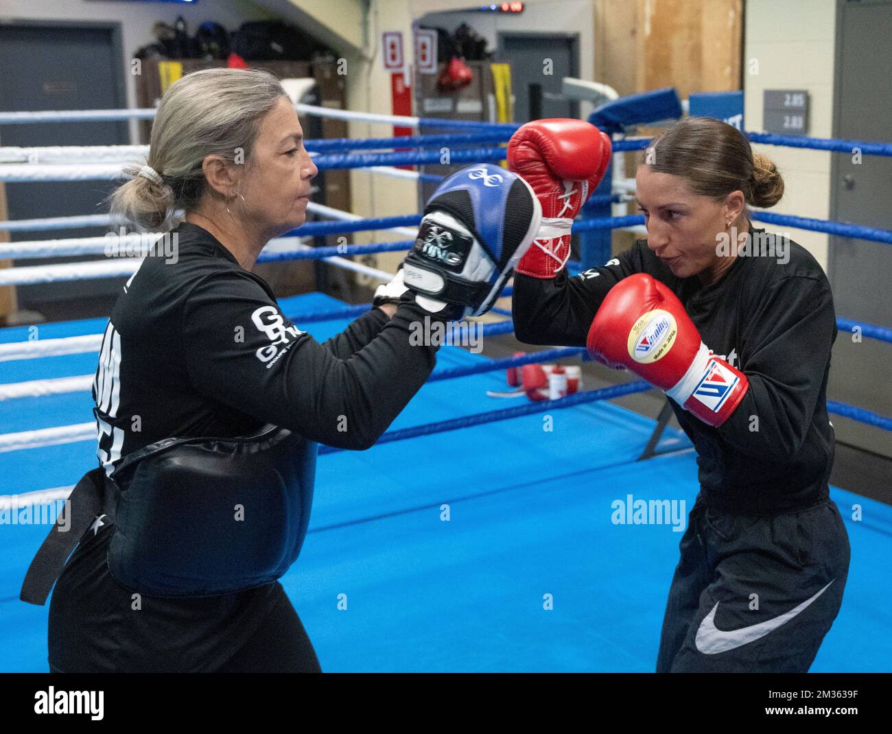 14 décembre 2022, Montréal, Québec, Canada : Kim Clavel, Droite ...