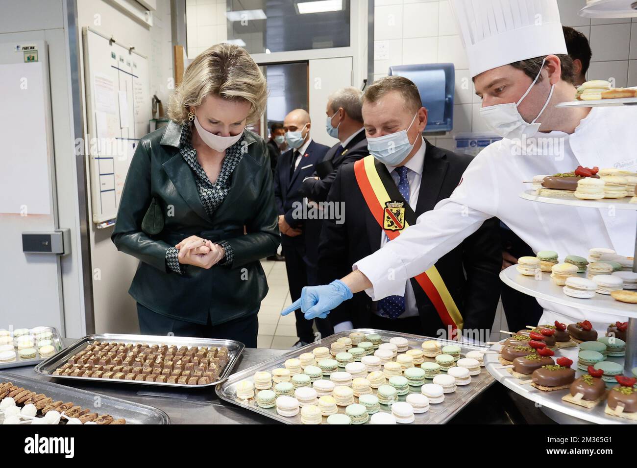 La Reine Mathilde de Belgique et le gouverneur de la province de Namur ...