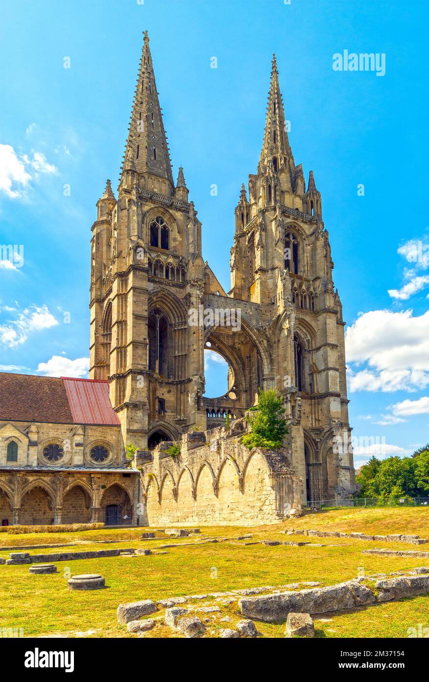 Basílica de la catedral de soissons Banque de photographies et d’images ...