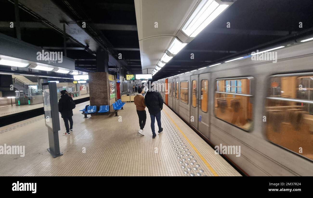 Rogier metro station Banque de photographies et d’images à haute ...