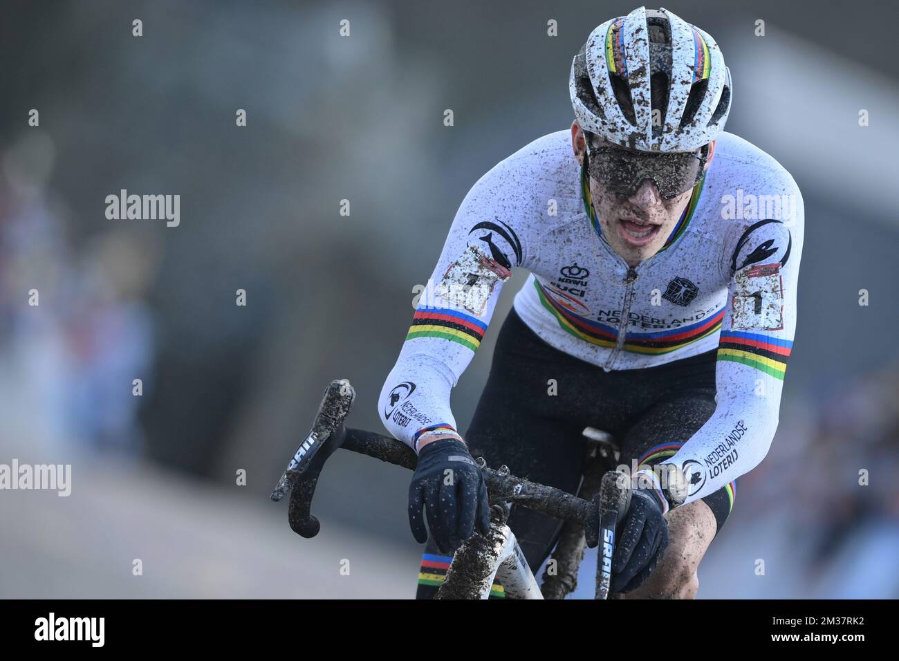 Le PIM Ronhaar néerlandais franchit la ligne d'arrivée à la course ...