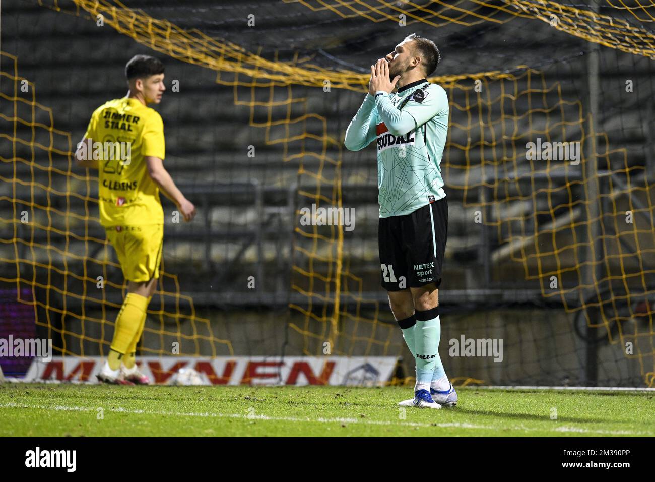 Erdon Daci de Westerlo semble abattu lors d'un match de football entre ...