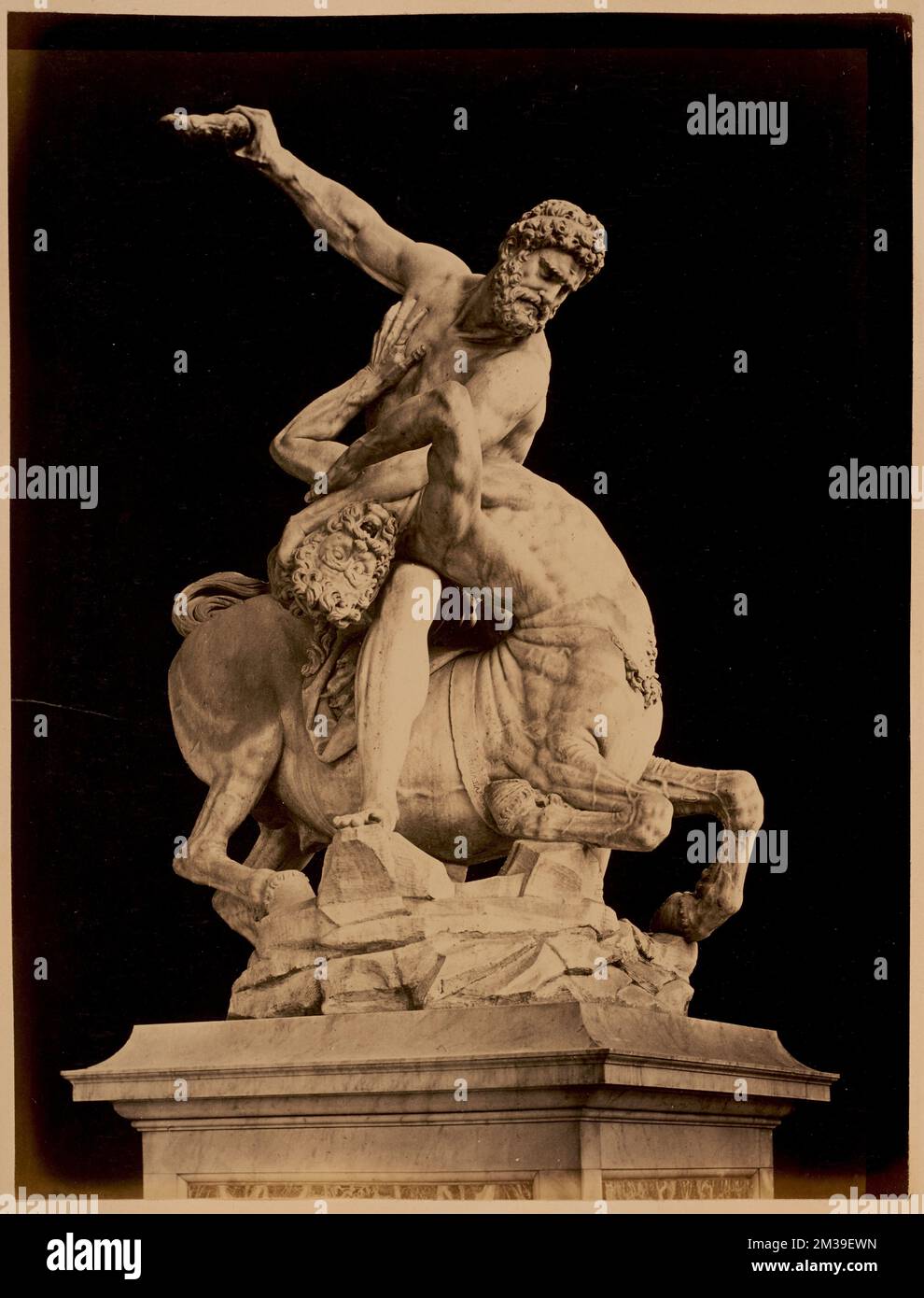 Sculpture centaur nessus Banque de photographies et d’images à haute résolution - Alamy