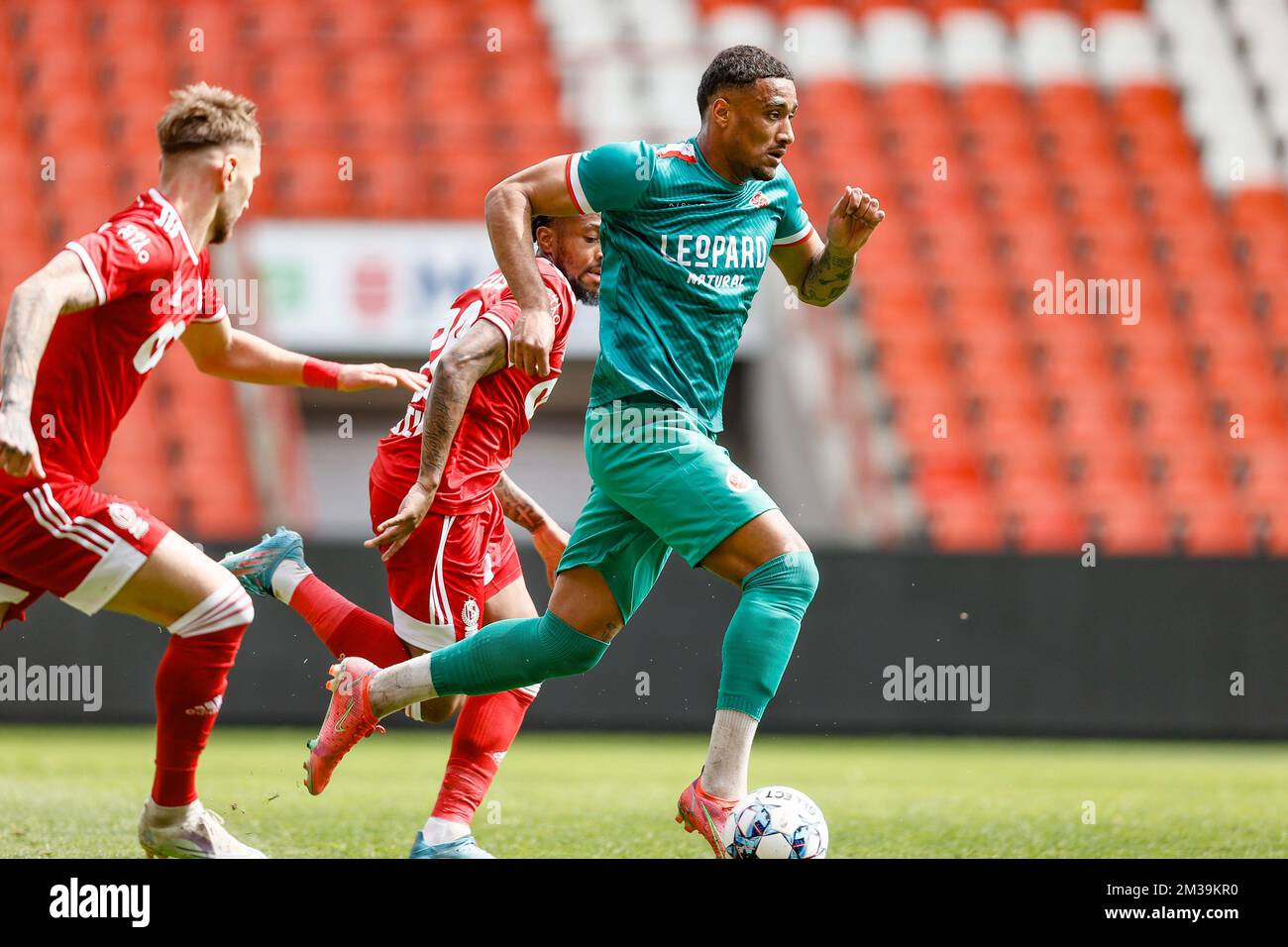 Nicholas Rizzo de Virton photographié en action lors d'un match de ...