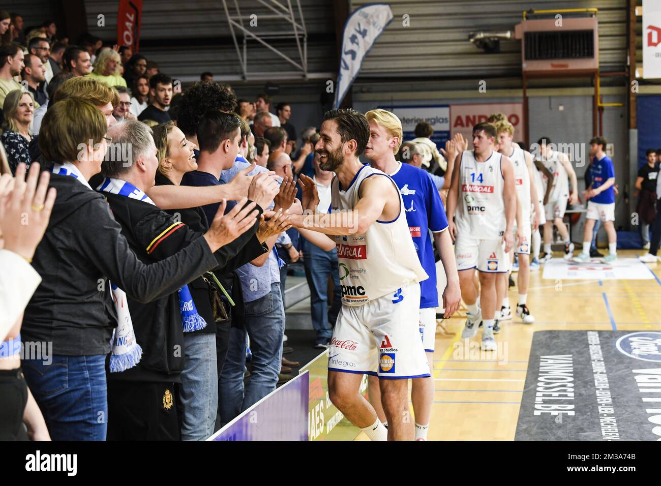 Domien Loubry de Mechelen célèbre après avoir remporté un match de ...