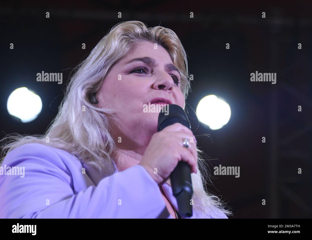 La chanteuse belge Sandra Kim se produit lors de la cérémonie d ...