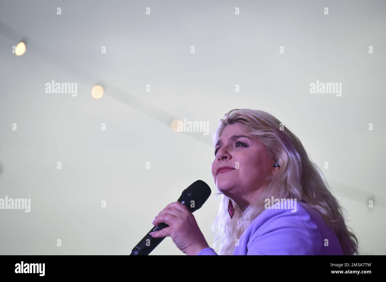 La chanteuse belge Sandra Kim se produit lors de la cérémonie d ...