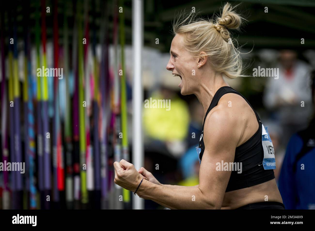 Dutch Anouk Vetter célèbre lors de la course de lancement de javelin à ...