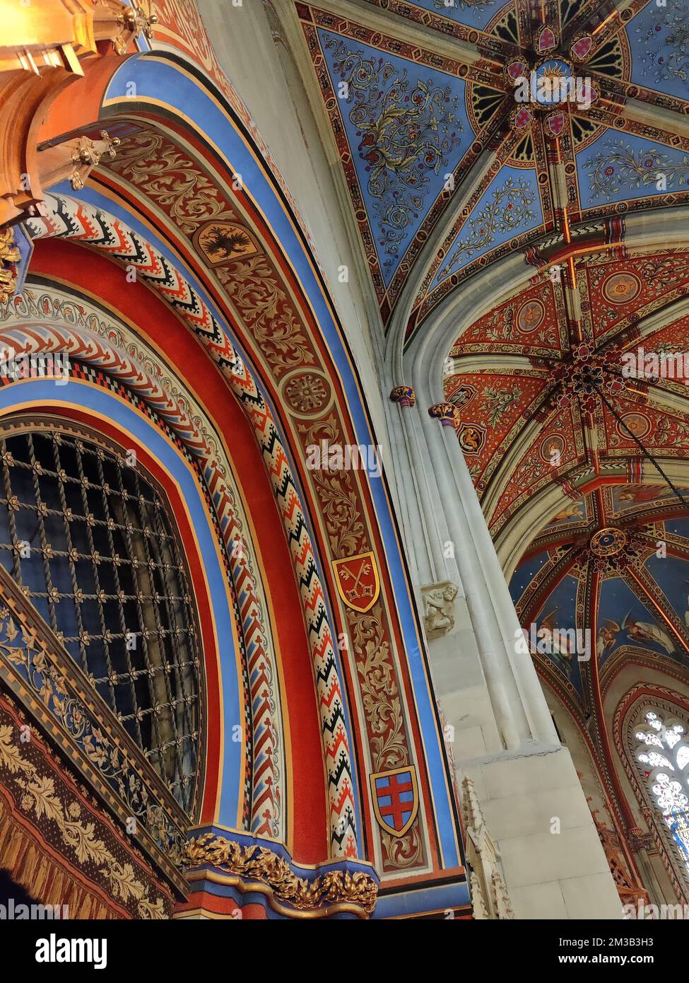 Un cliché vertical des murs de la cathédrale Saint-Pierre à Genève, en ...