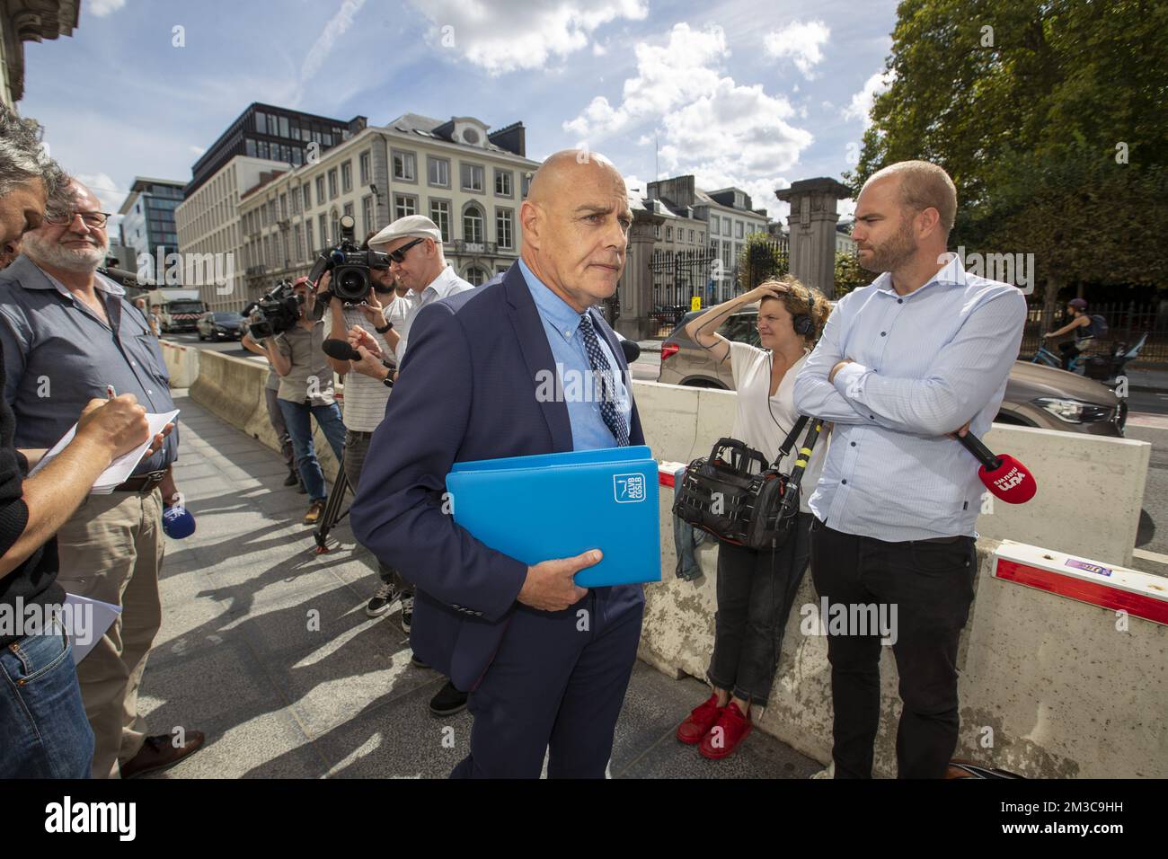 Mario Coppens, président du syndicat libéral de l'ACLVB-CGSLB, arrive ...