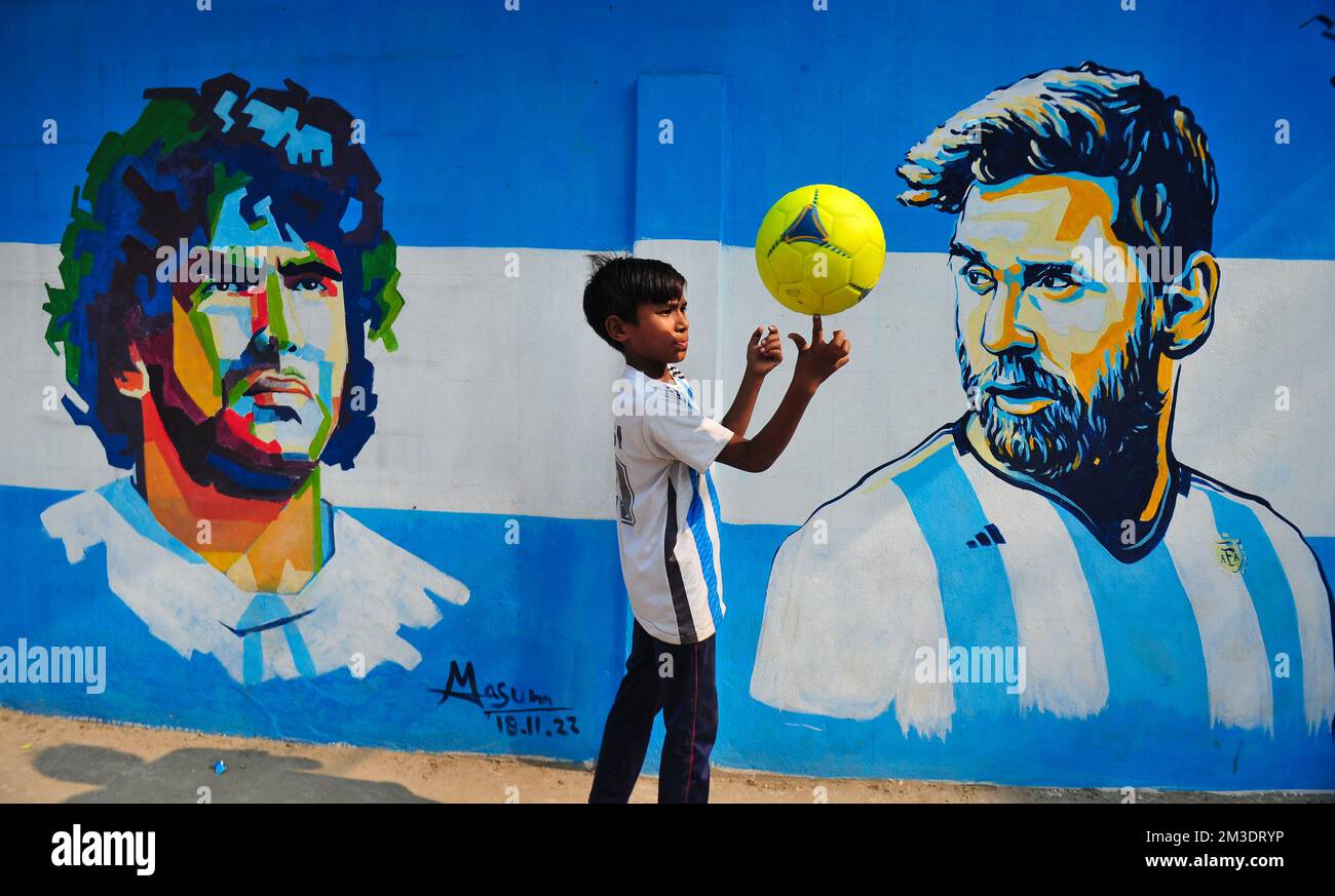Non exclusif: 14 décembre 2022 à Sylhet, Bangladesh: De jeunes fans ...