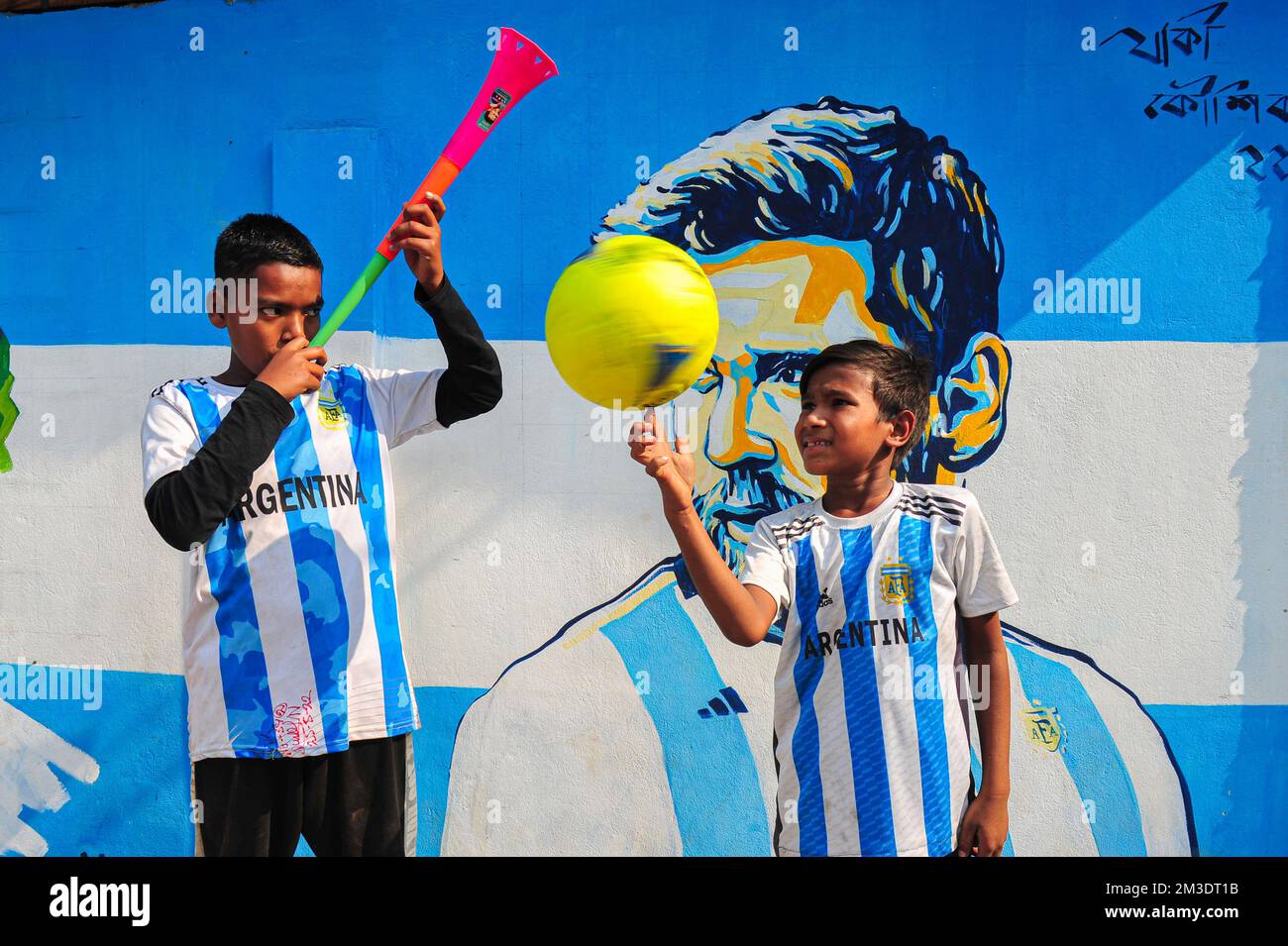 Non exclusif: 14 décembre 2022 à Sylhet, Bangladesh: De jeunes fans ...