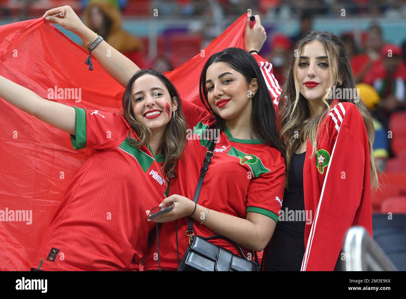 Soutiens marocains féminins, fans de football. Jeunes femmes, demi ...