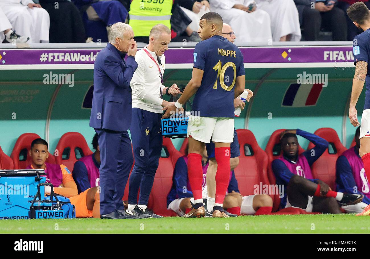 14 décembre 2022, Rome, Qatar : entraîneur-chef Didier Deschamps de France avec Kylian Mbappe ...