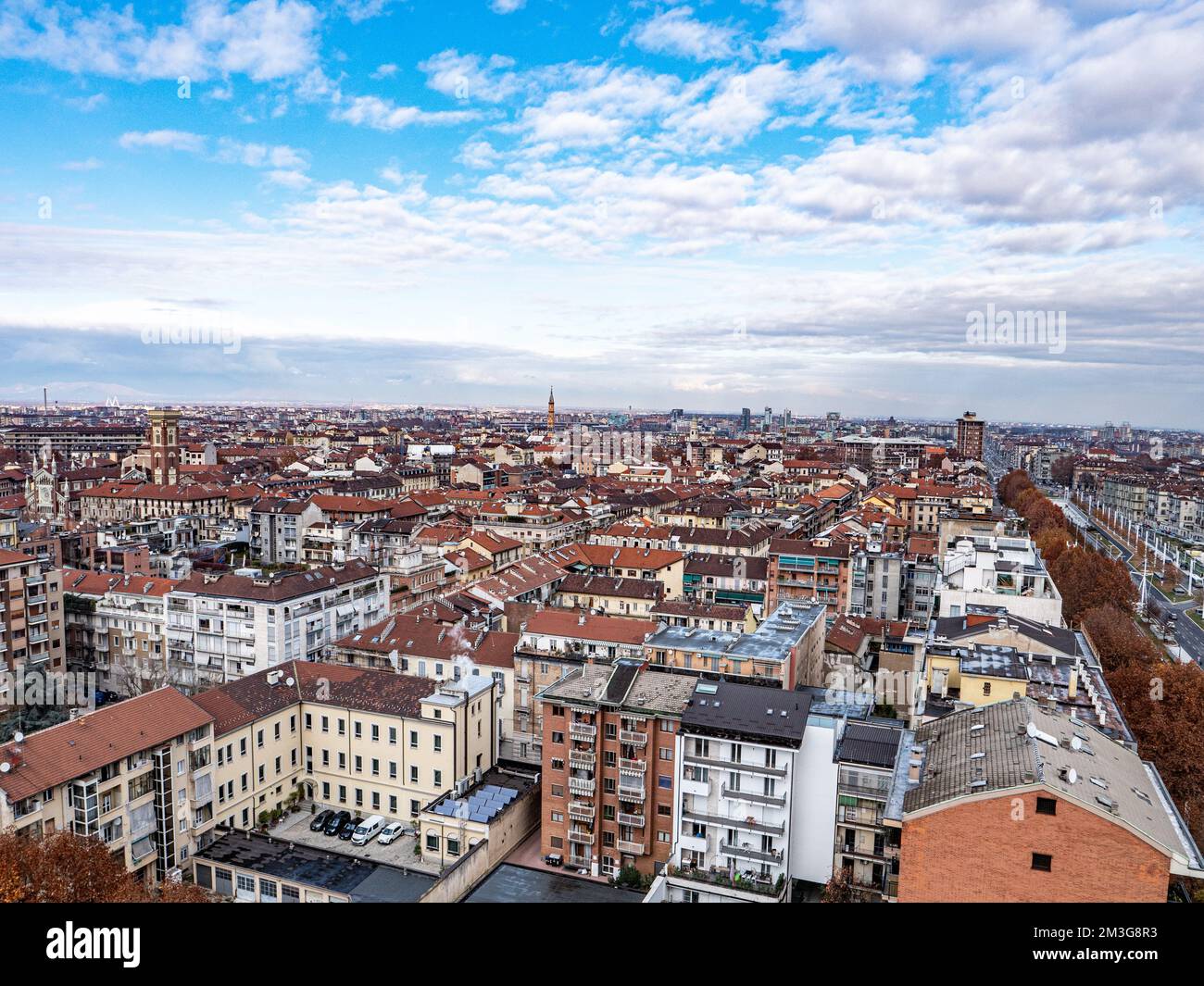 Horizon de Turin, Italie, en hiver. La montagne à l'arrière et le Mole ...