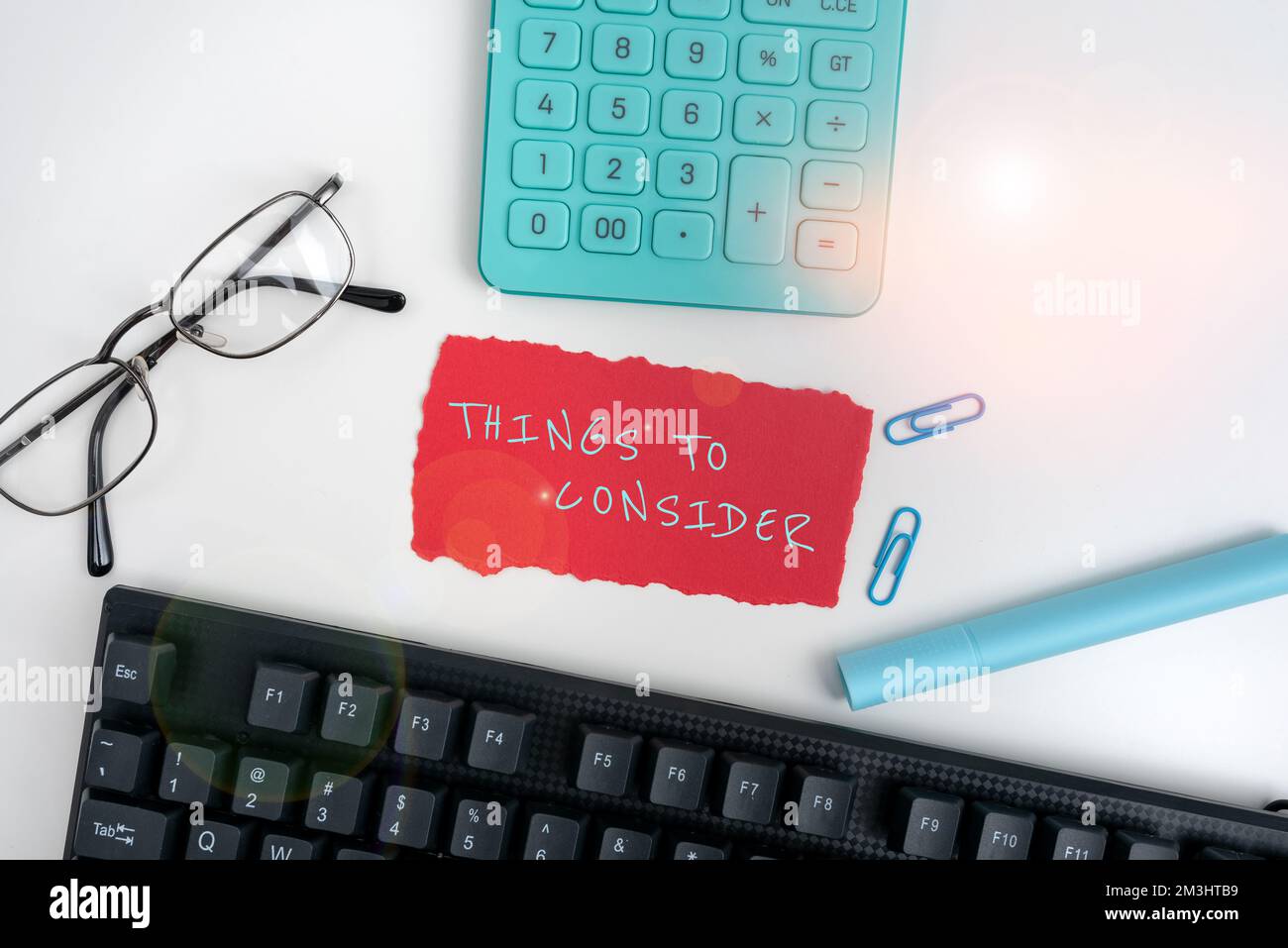 Écriture affichant des éléments de texte à prendre en compte. Mot pour ...