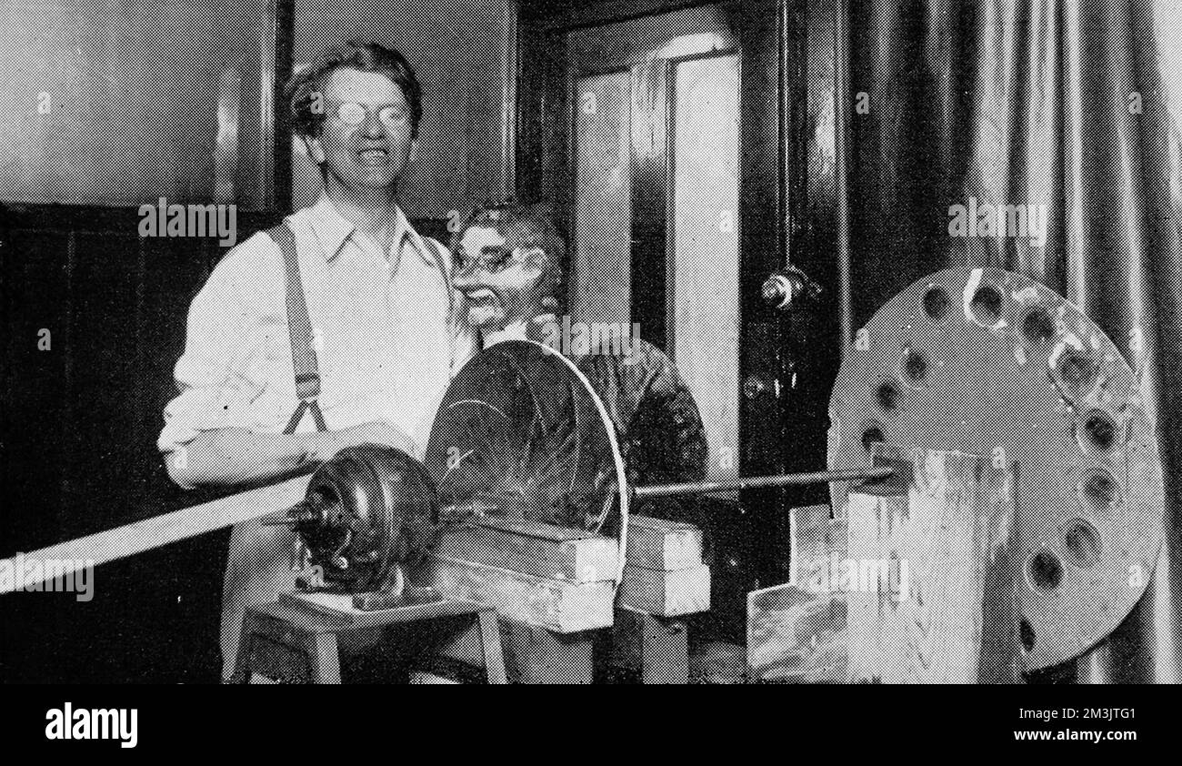 John Logie Baird, l'inventeur de la télévision, ici photographié avec ...