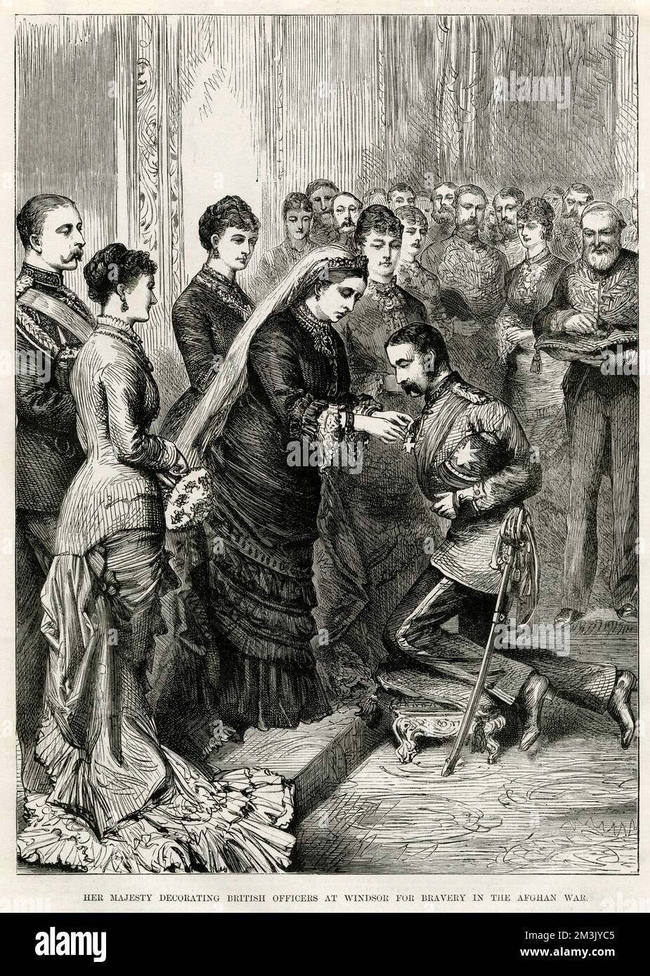 La reine Victoria décorant le lieutenant John Rouse Merriott Chard avec ...