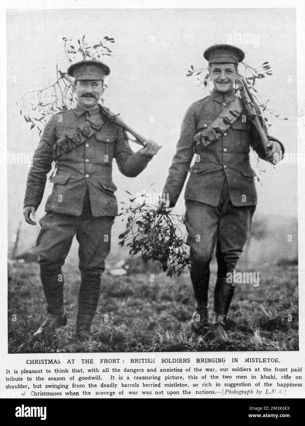 Noël au front : soldats britanniques amenant Mistlet Photo Stock - Alamy
