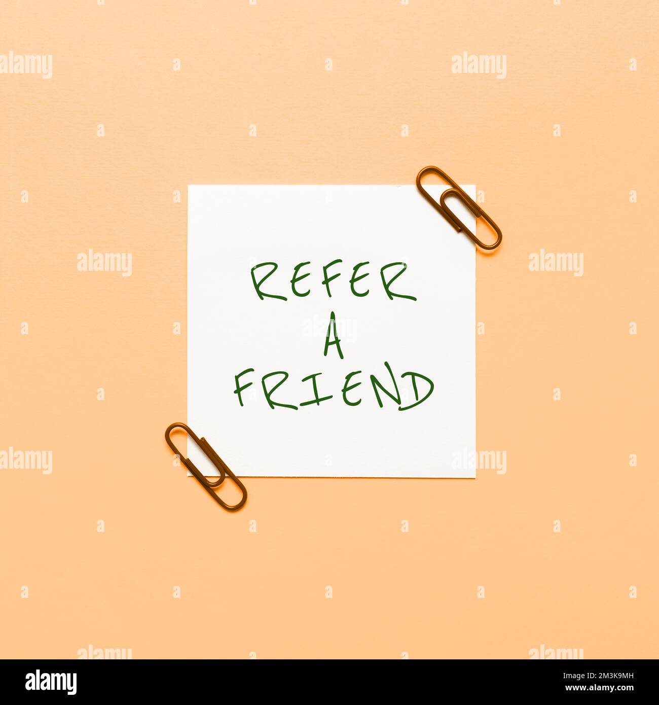 Affiche recommander Un ami. Mot pour la recommandation nommer une ...