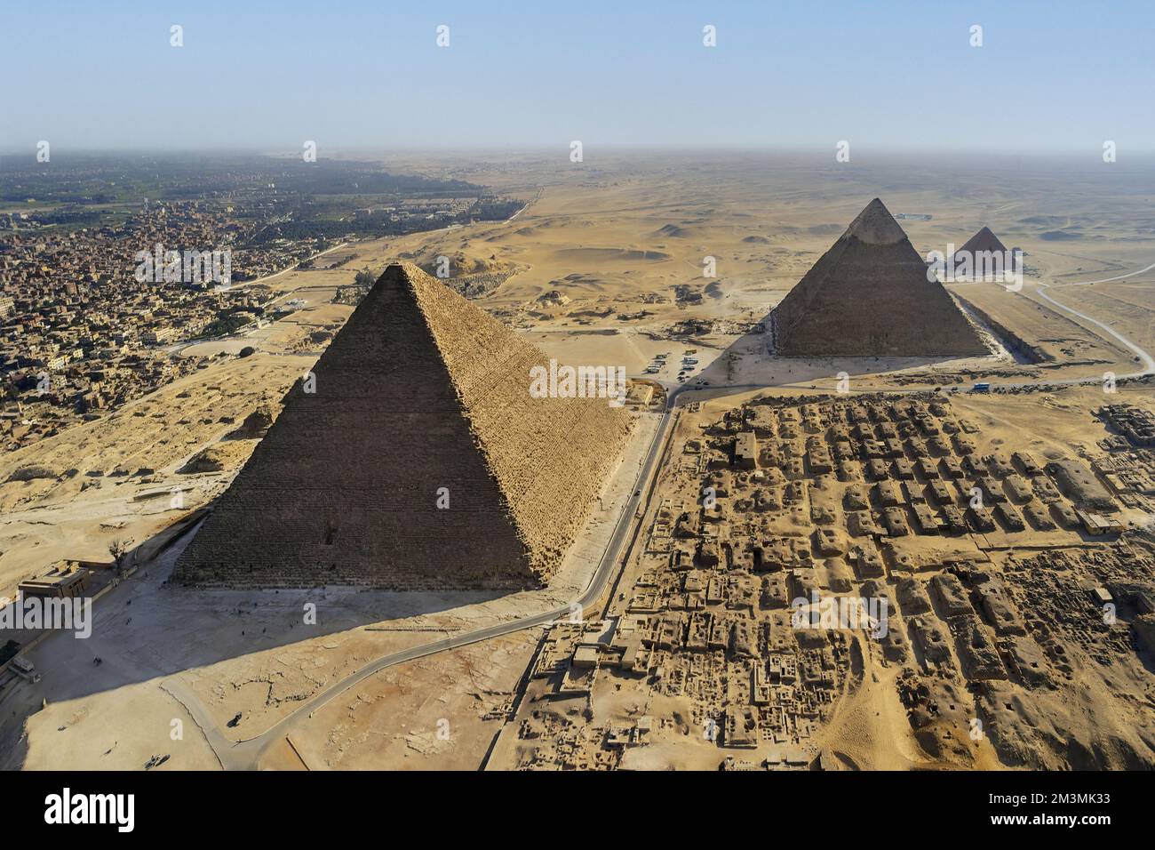 Égypte. Le Caire. Gizeh (ou Giza). Vue aérienne depuis le nord du site ...