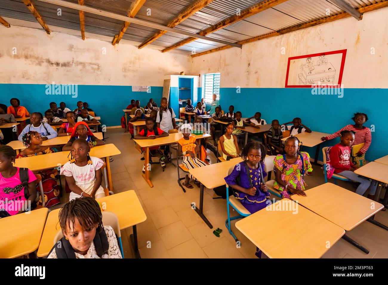 école primaire classe sénégal Banque de photographies et d’images à ...