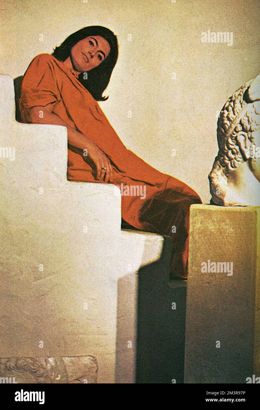 La journaliste australienne Jillian Robertson portant une robe ...